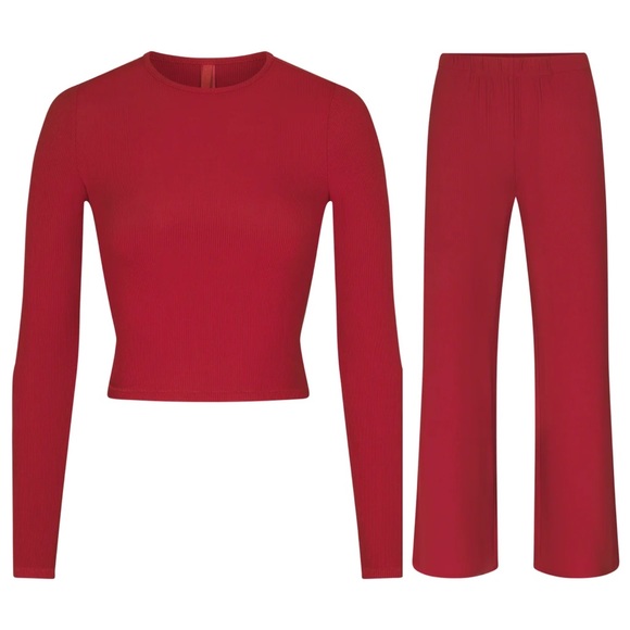 SKIMS | Tops | Brand New Skims Soft Lounge Long Sleeve Crop Pants In ...